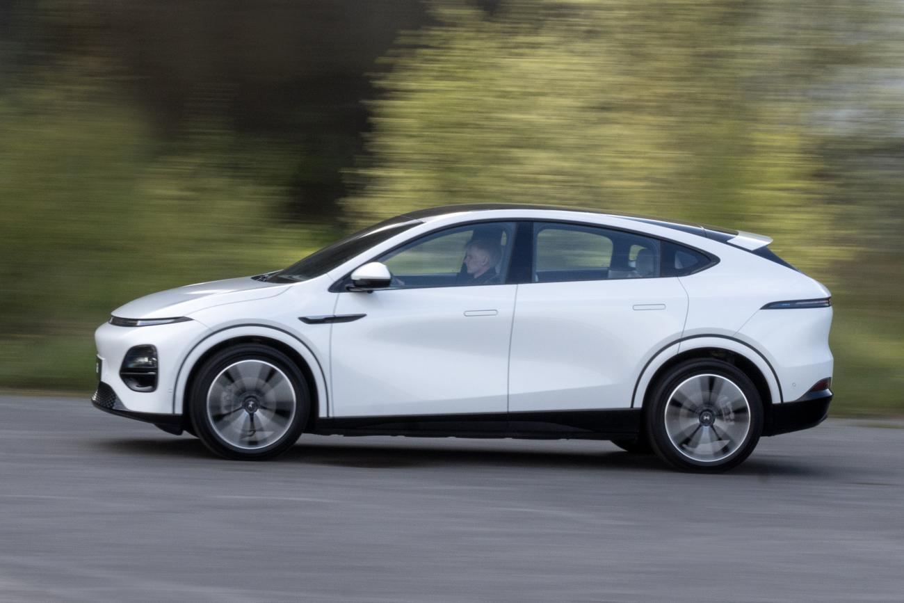 Photo 4 - Xpeng G6 profil - Xpeng G6 (2024). Premières impressions à ...