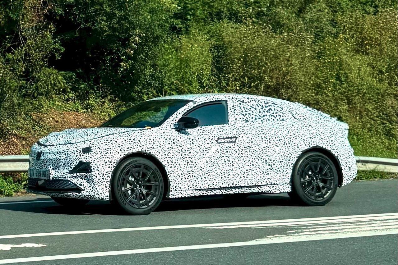 Scoop Alpine A390 (2025). Le crossover électrique de 360 ch à 4 roues ...