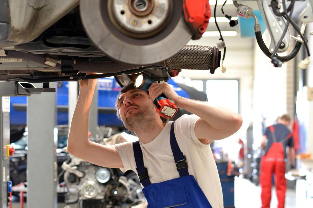 Photo 1 - Atelier réparation auto garage - Quelles perspectives pour le ...