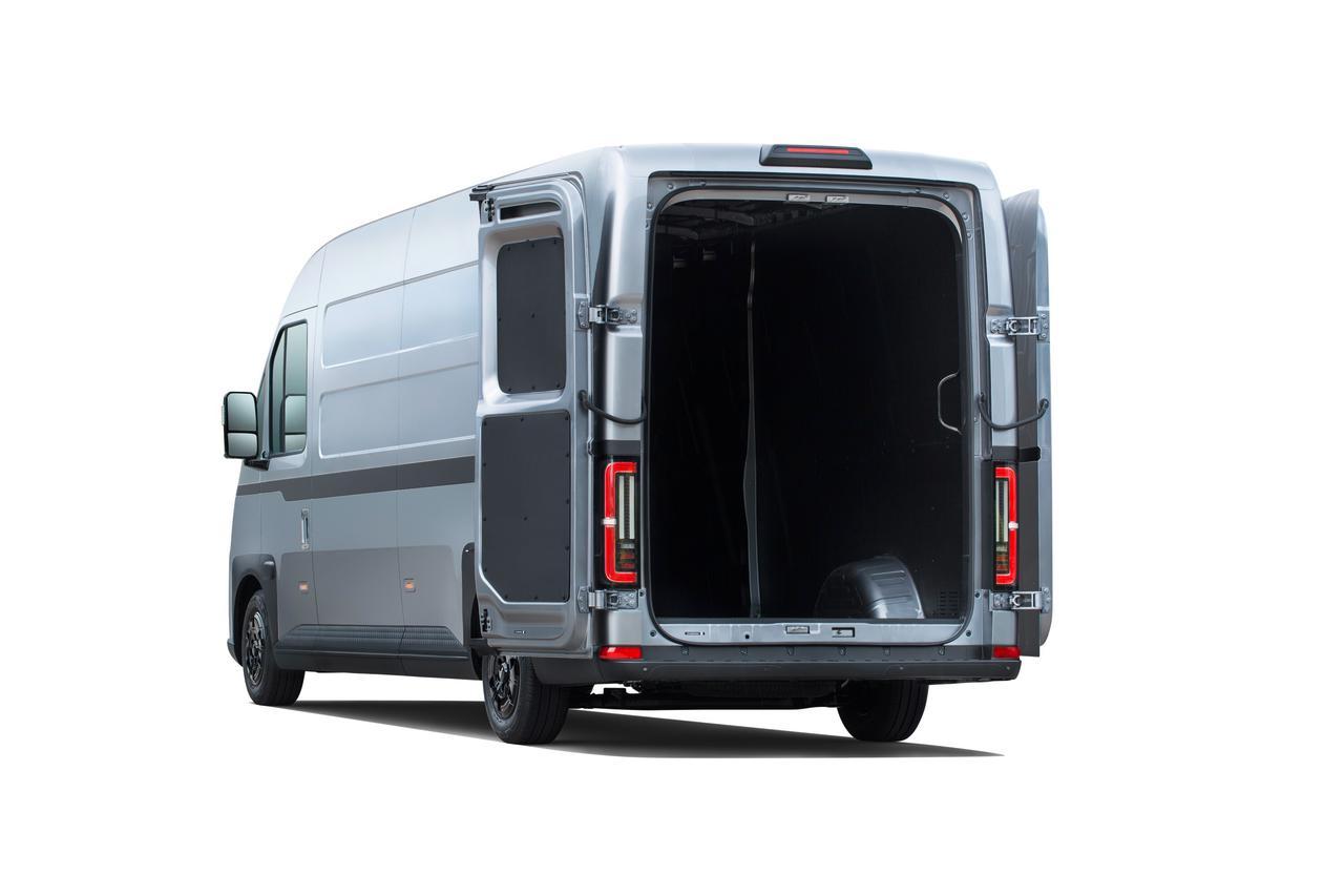 BYD E-Vali (2025). Le fourgon chinois rival du Renault Master électrique débarque en Europe