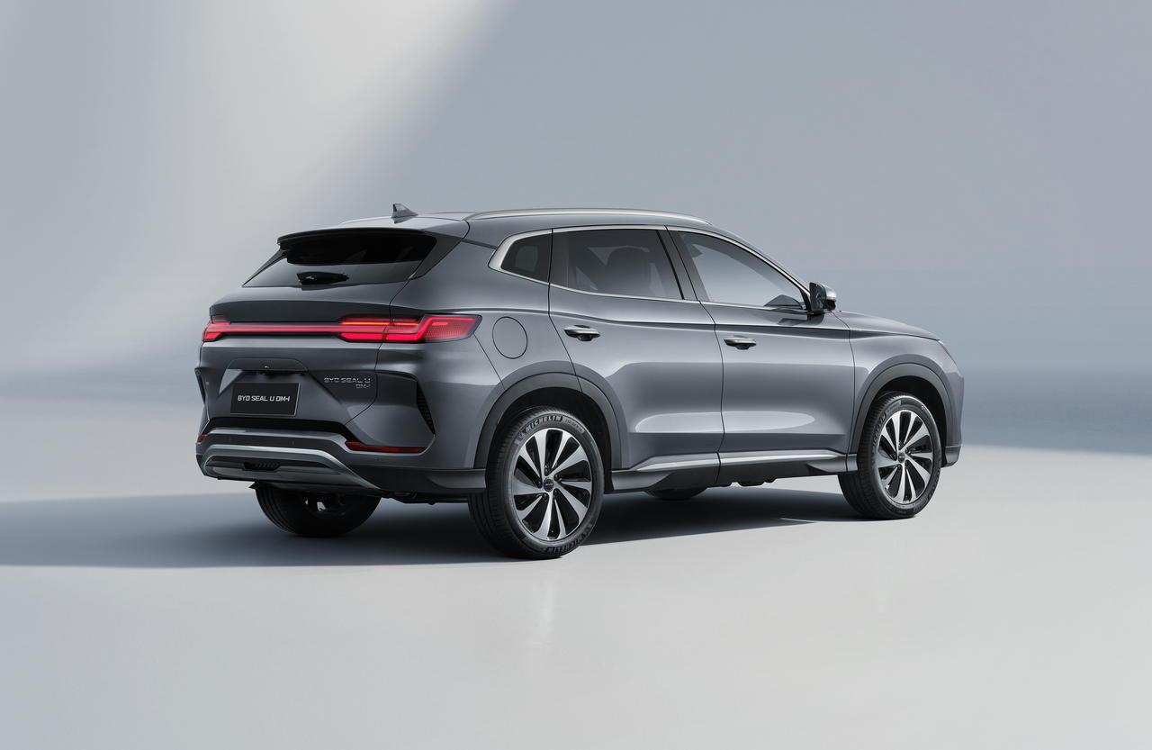 Photo 11 - BYD Seal U DM-i becquet - BYD Seal U DM-i (2024). Une version hybride rechargeable ...