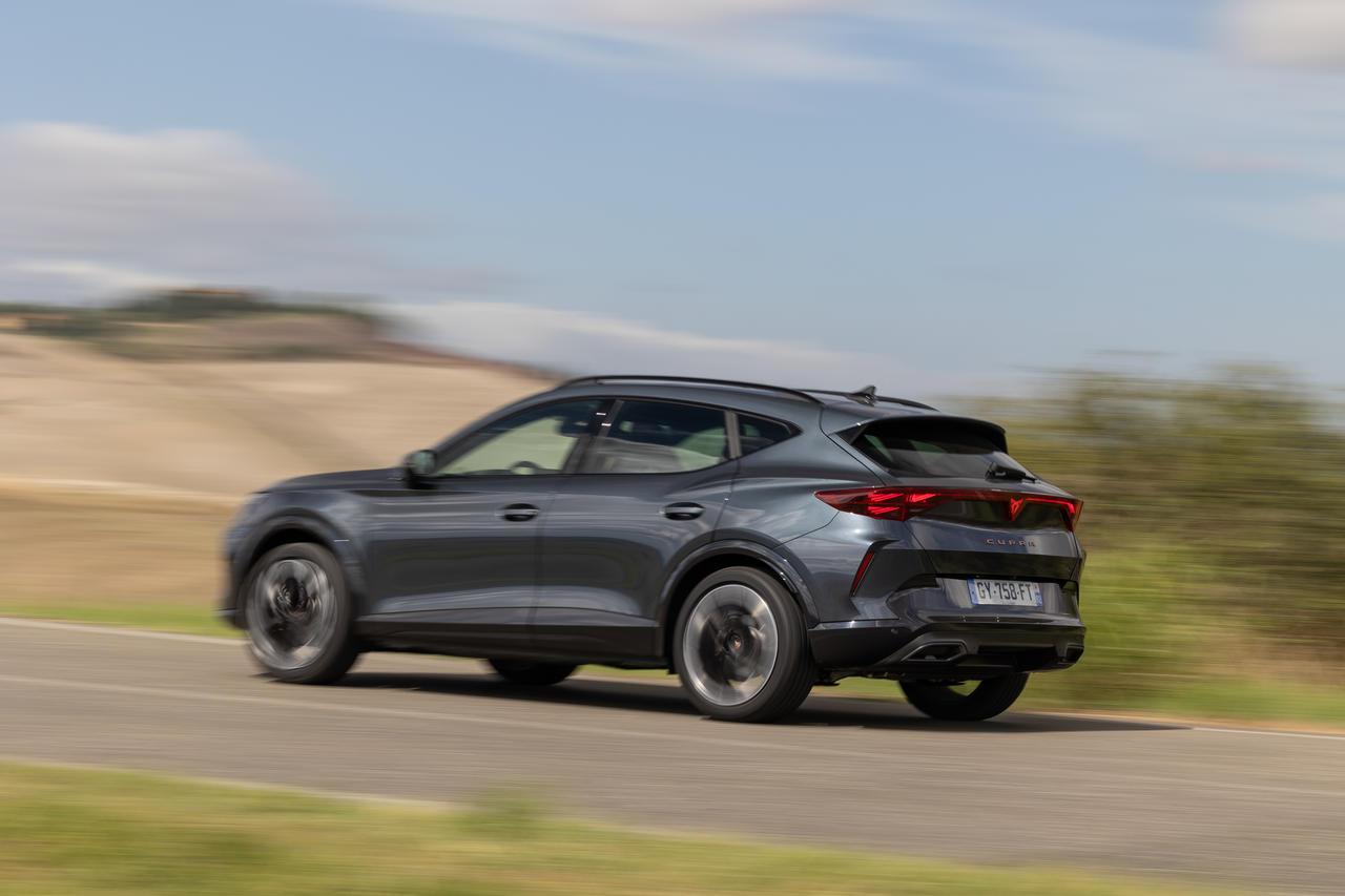 Photo 6 - Cupra Formentor restylé 2024 vue latérale dynamique - Essai ...