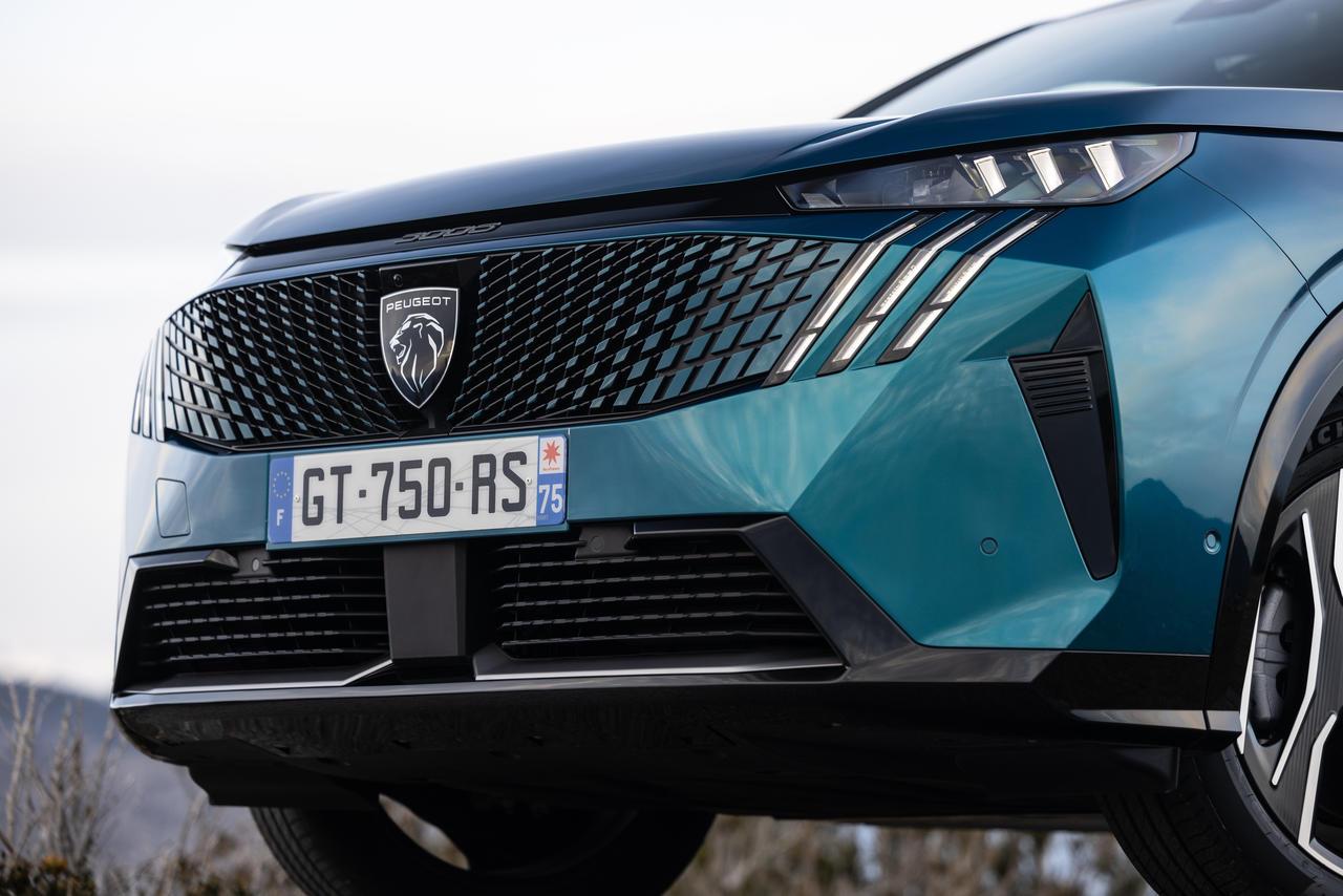 Peugeot e-3008 et e-5008 Long Range (2025). Autonomie record pour les ...