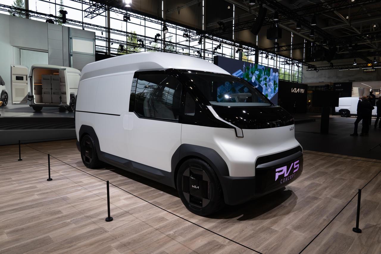 Photo 10 - Aussi compact que le Renault, le Kia PV5 affiche un style ...