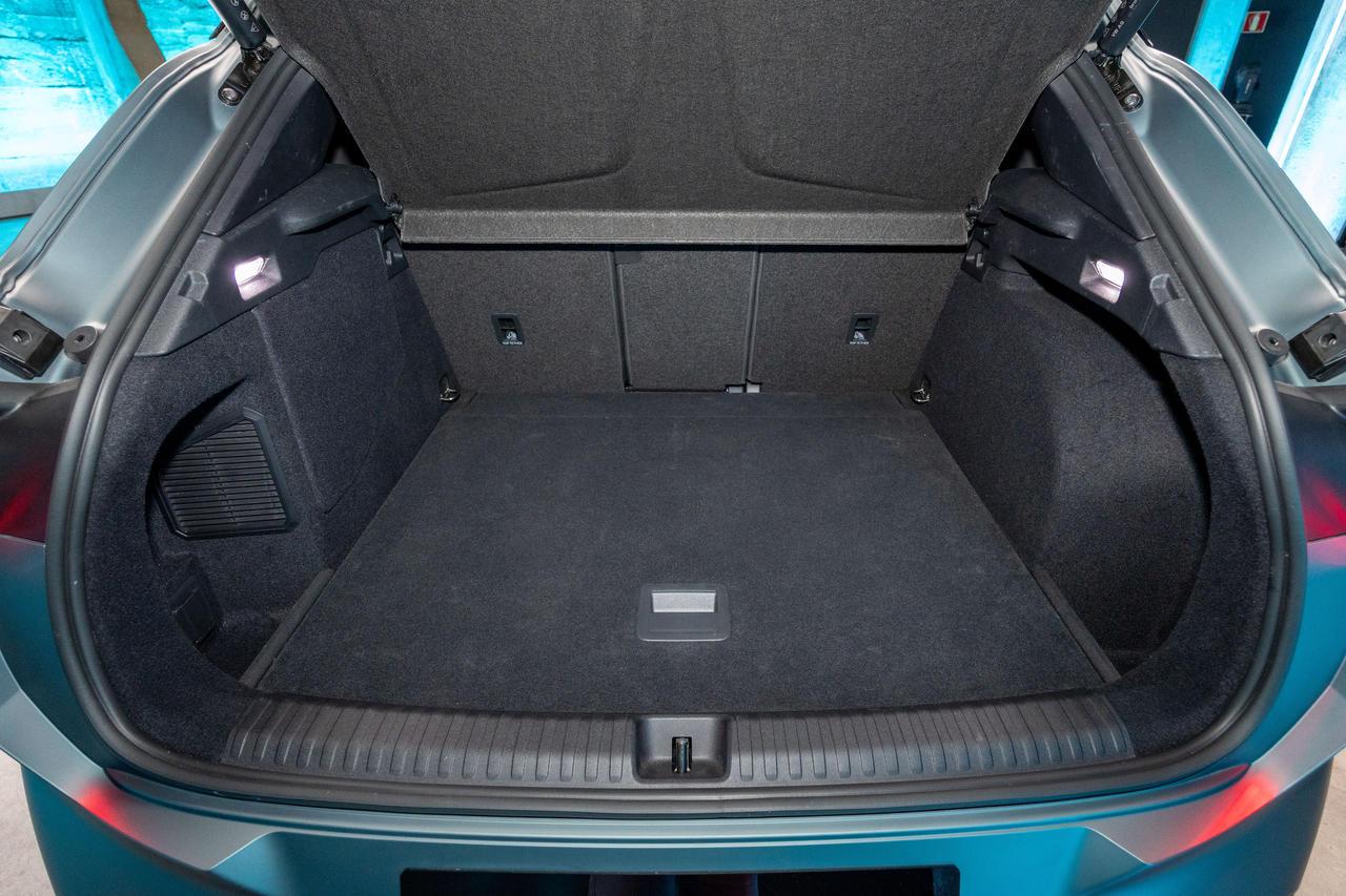 Photo 9 - Sur les versions eTSI 150 ch, la capacité du coffre atteint 540 litres et même 630 ...