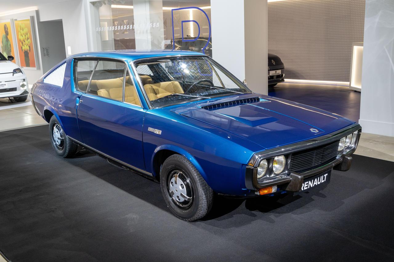 Photo 3 - La R17, basée sur la berline R12 a été produite entre 1971 et ...