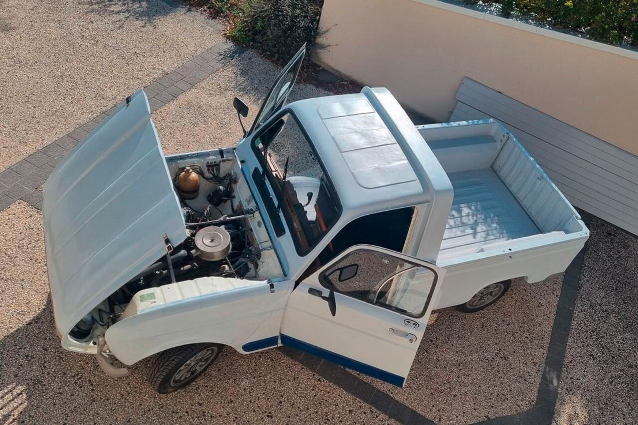 Photo 3 - Le pick-up est l’œuvre du carrossier Teilhol. - Renault 4 ...