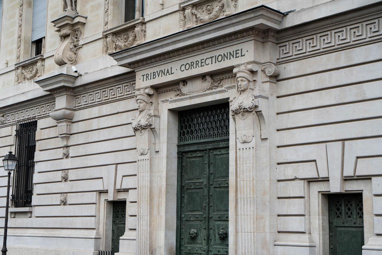 Photo 3 - Cette pratique frauduleuse constitue une extorsion sévèrement ...