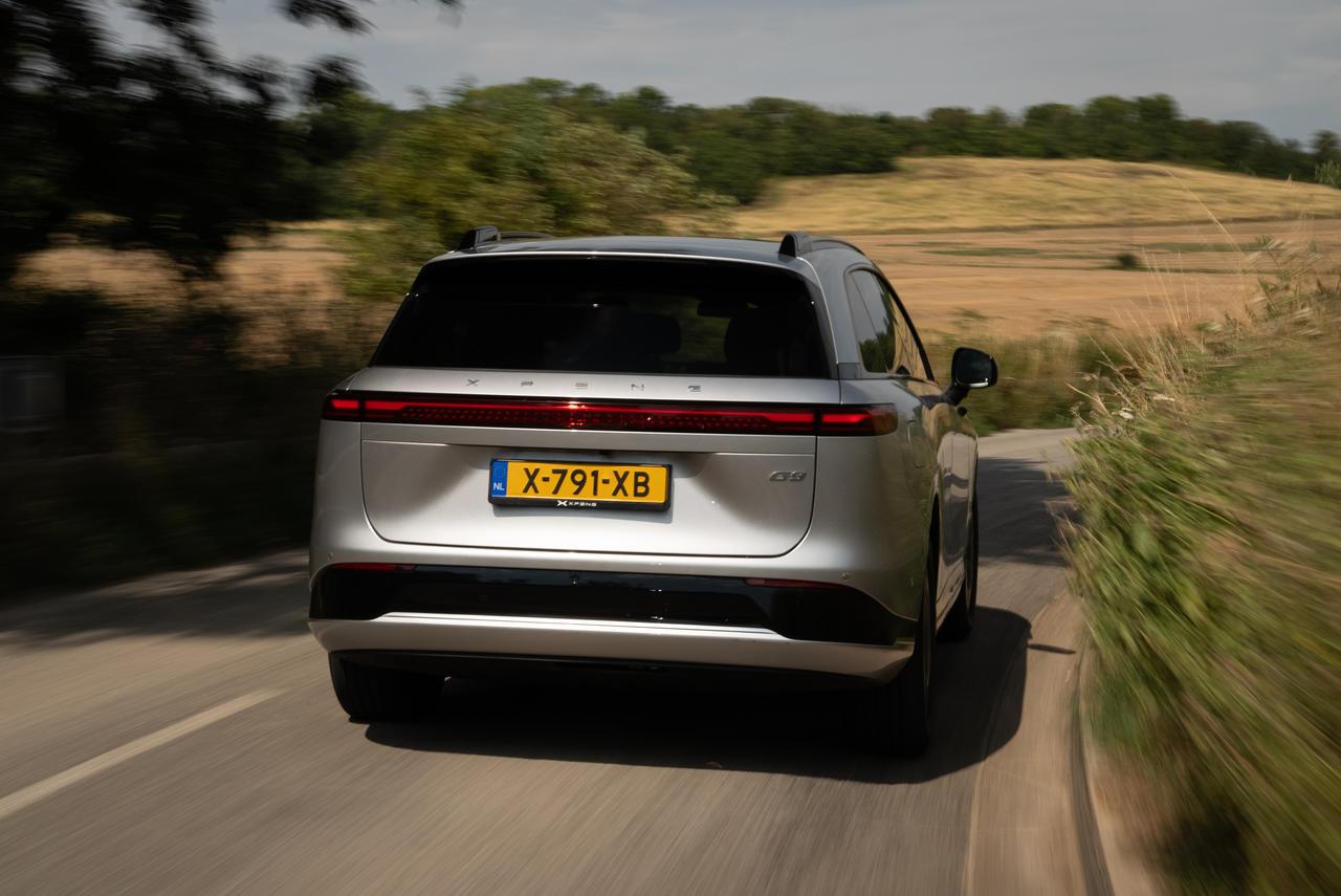Photo 8 - Xpeng G9 2024 arrière dynamique - Essai Xpeng G9 (2024) : une attractivité toute relative