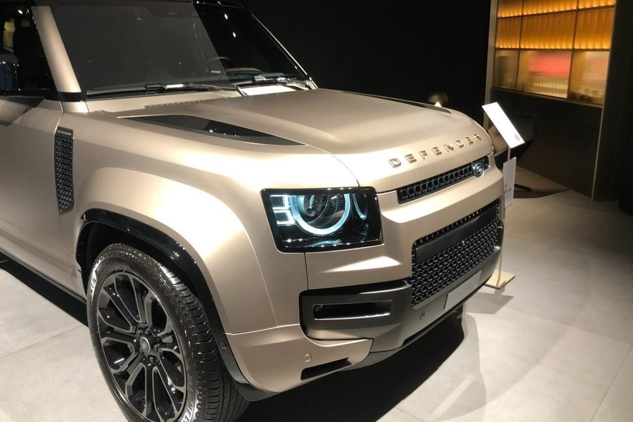 Photo 4 - Defender concession JLR Neubauer - Neubauer inaugure à Paris ...