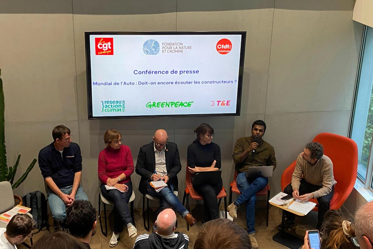 Photo 1 - syndicats ONG conférence de presse - Avant le Mondial de Paris, syndicats et ONG ...