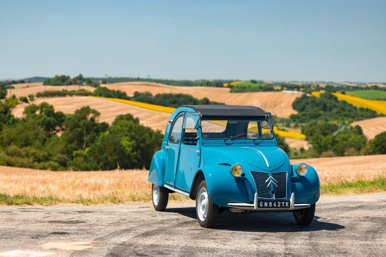 Diaporama et photos - Citroën 2CV, Peugeot 406 Coupé, Renault 4 et ...