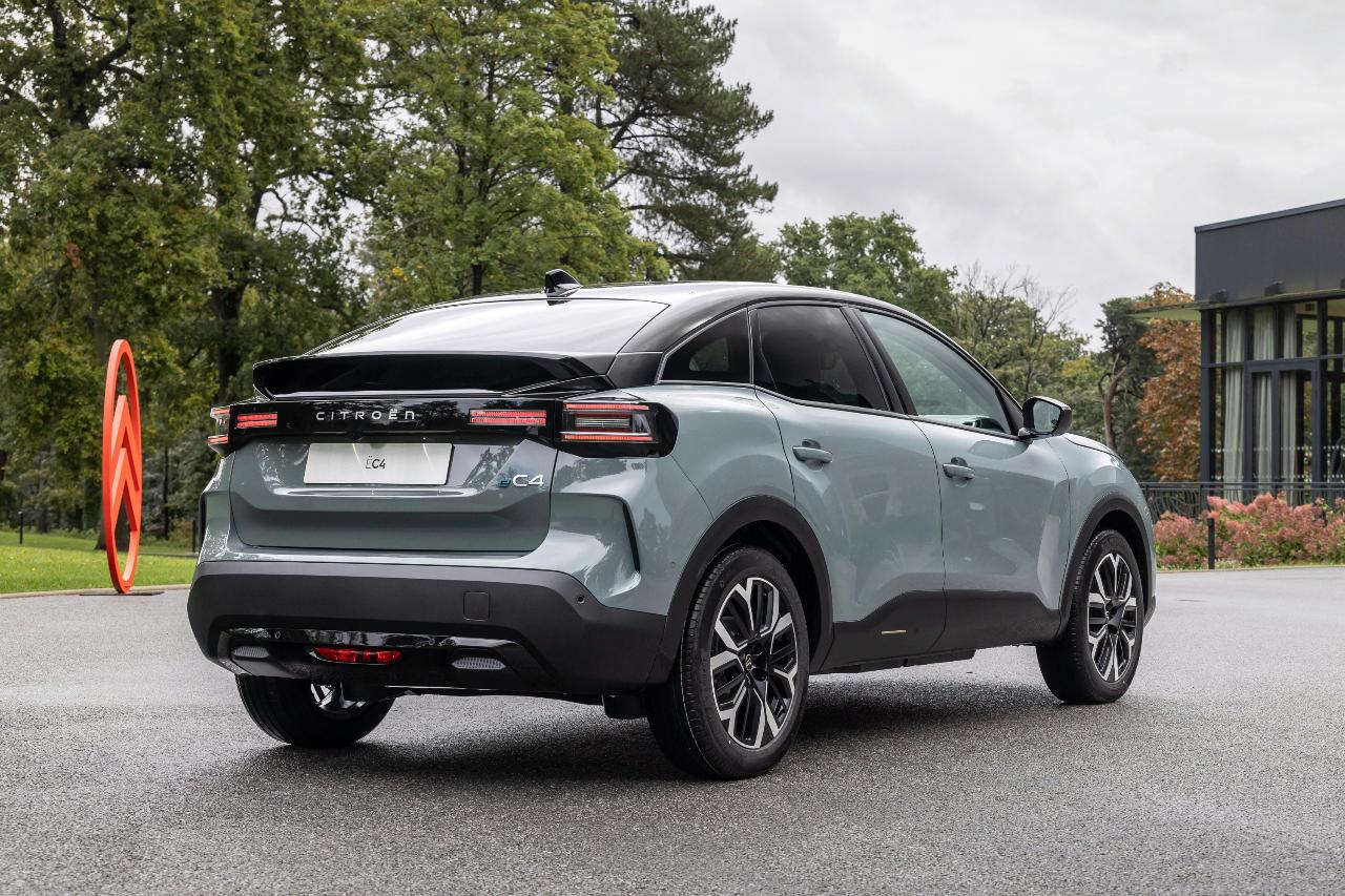 Diaporama et photos - Citroën C4 et C4 X (2024). Les berlines restylées revoient leurs prix à la ...