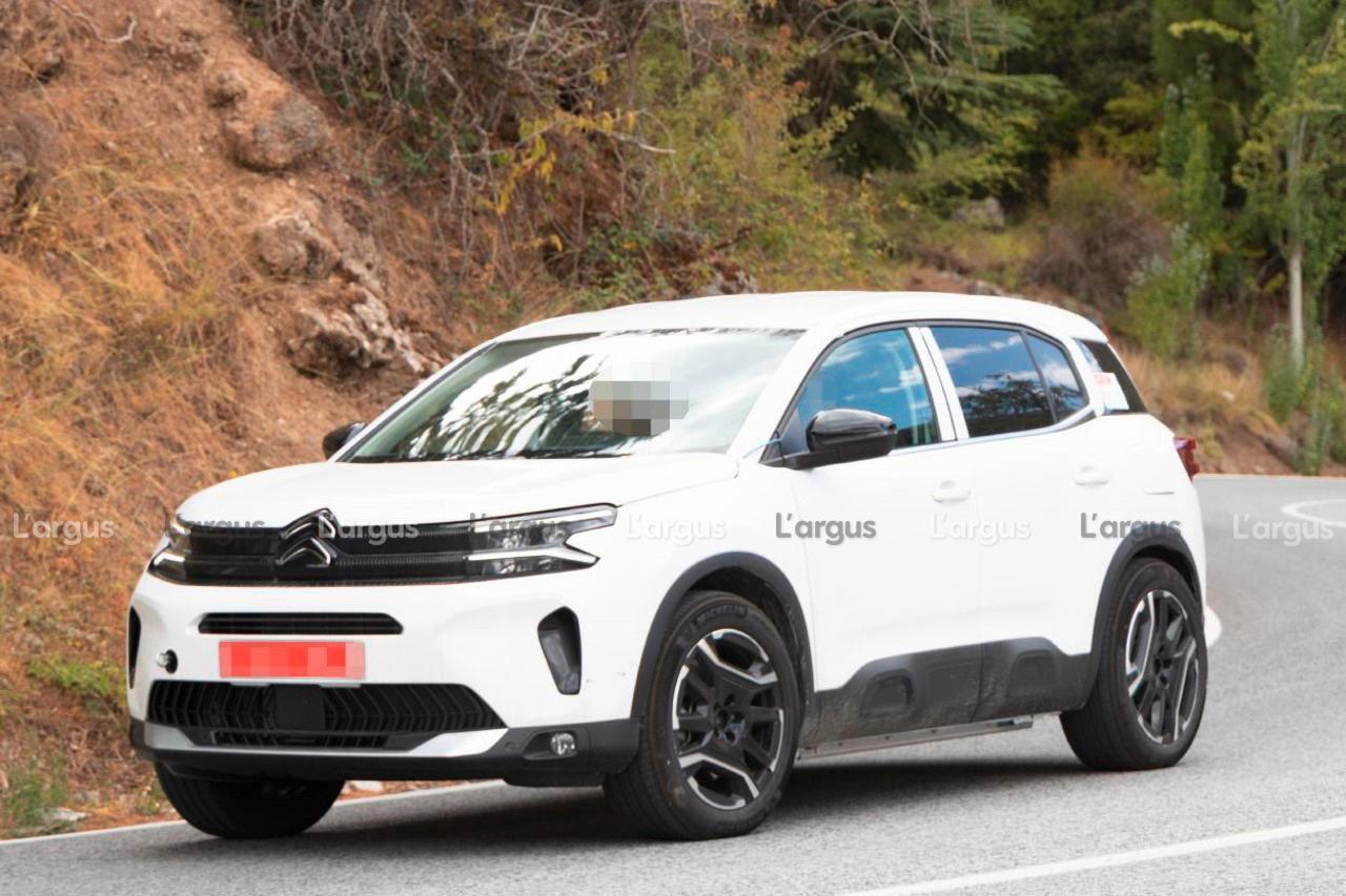 Photo 3 - Ceci n'est pas un Citroën C5 Aircross. - Jeep Compass (2025 ...