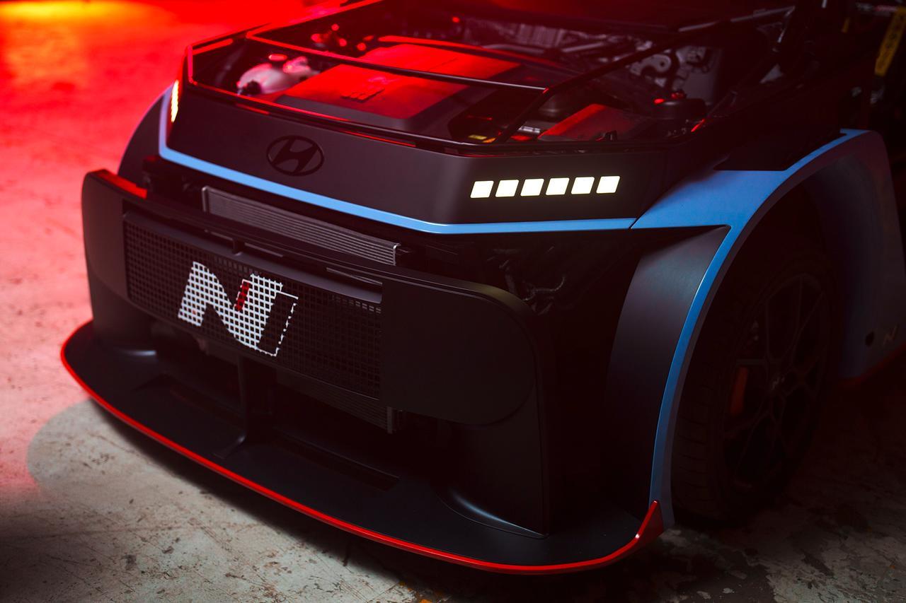 Photo 4 - Seule la partie basse du véhicule est carrossée. - Hyundai ...