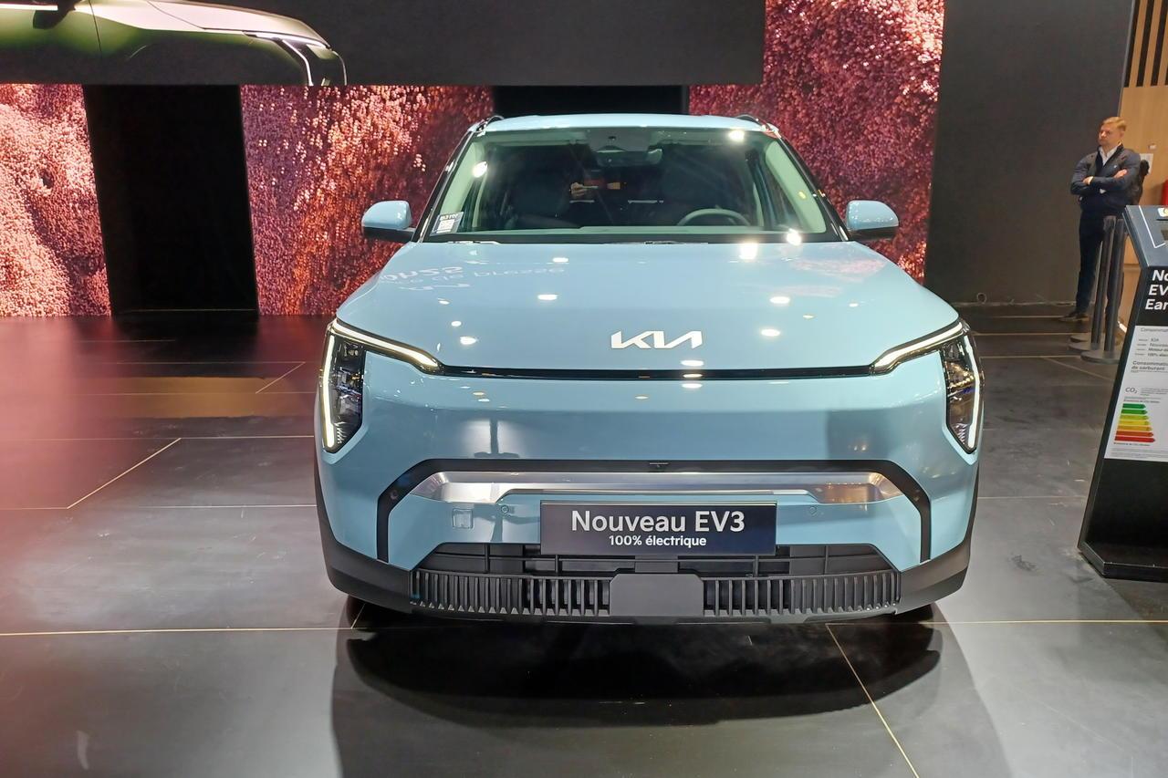Photo 2 - SUV EV3 stand Mondial Paris auto - Kia étend son accord avec Ayvens et prépare l ...