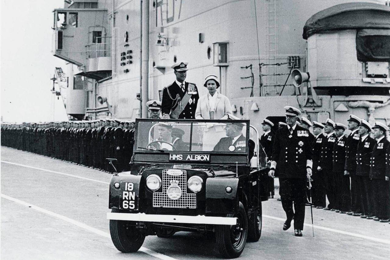 Photo 2 - L'utilisation de modèles Land Rover par la couronne d ...