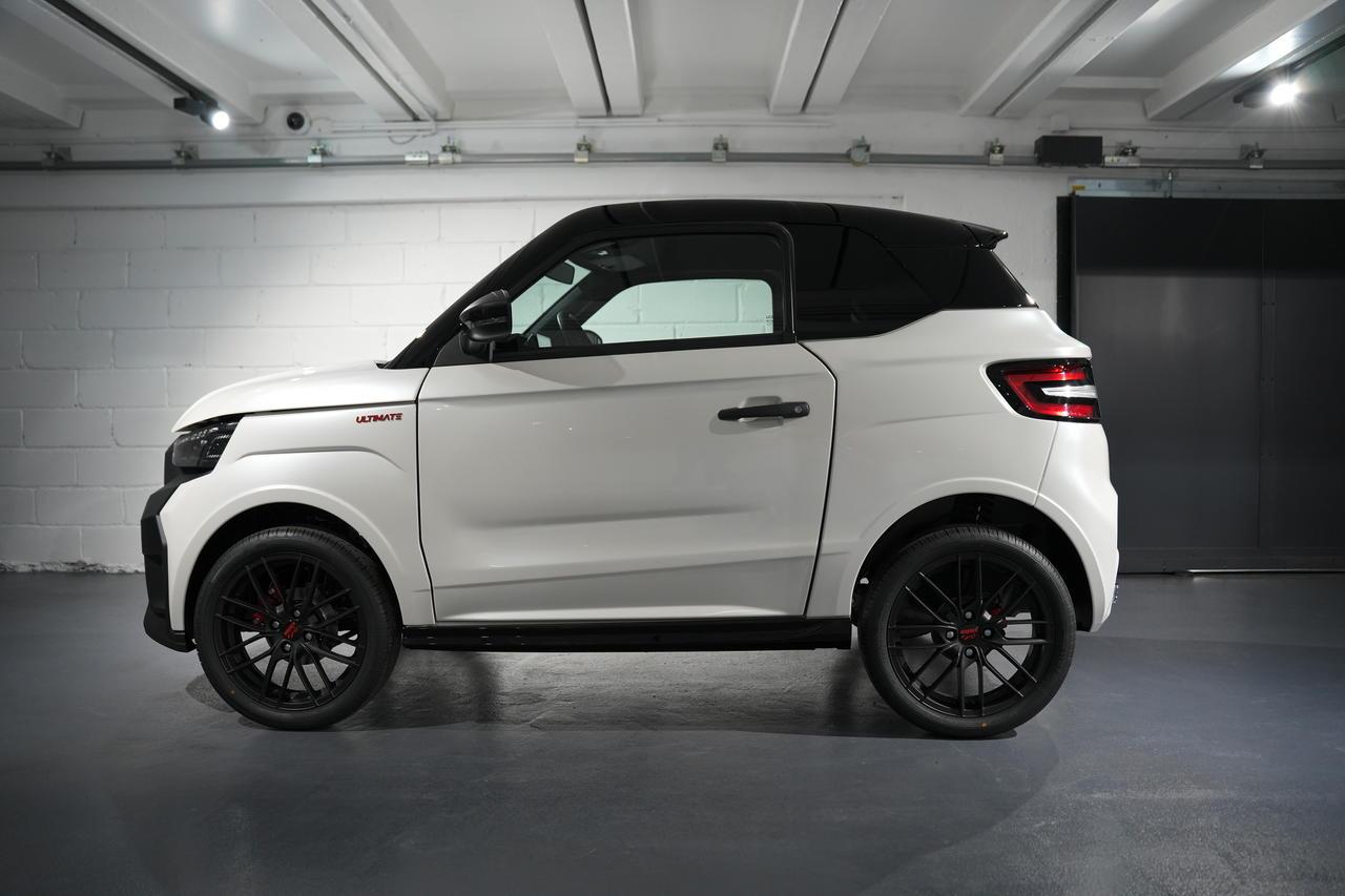 Photo 4 - La Ligier JS50 mesure 2,97 m de long, soit 8 cm de plus que ...