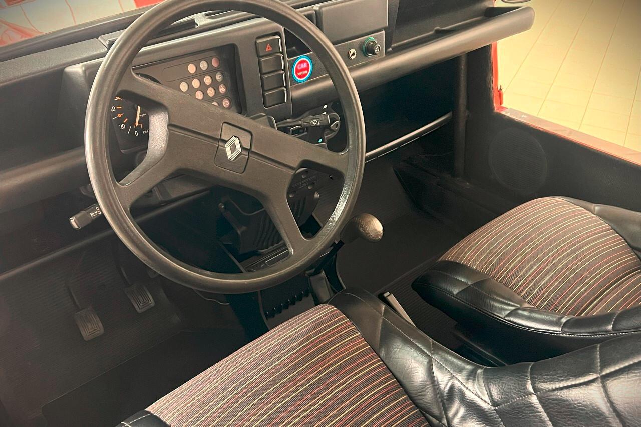 Photo 7 - L'habitacle est très bien conservé. - Renault 4 JP5 Baja ...