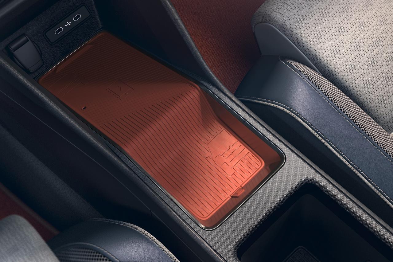 Photo 9 - Quelques détails couleur terre battue ponctuent l'habitacle. - Renault 5 Roland-Garros ...