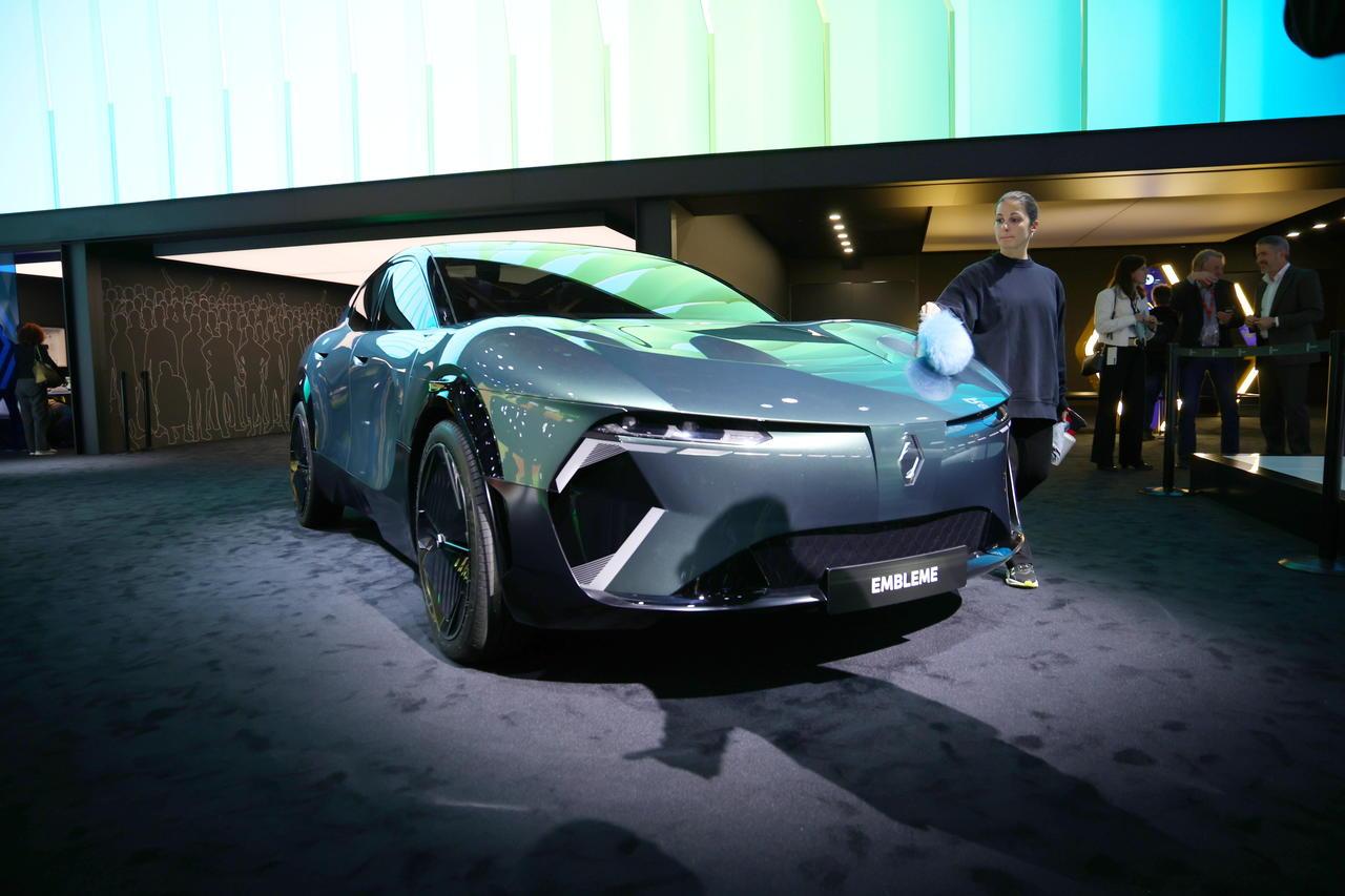 Photo 7 - Le concept Emblème de Renault présente le style des futurs ...