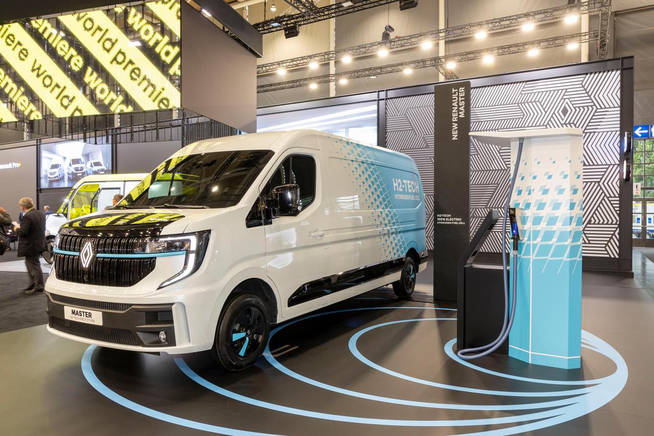 Photo 48 - Le Renault Master H2-Teh Prototype sera à Paris. - Mondial ...