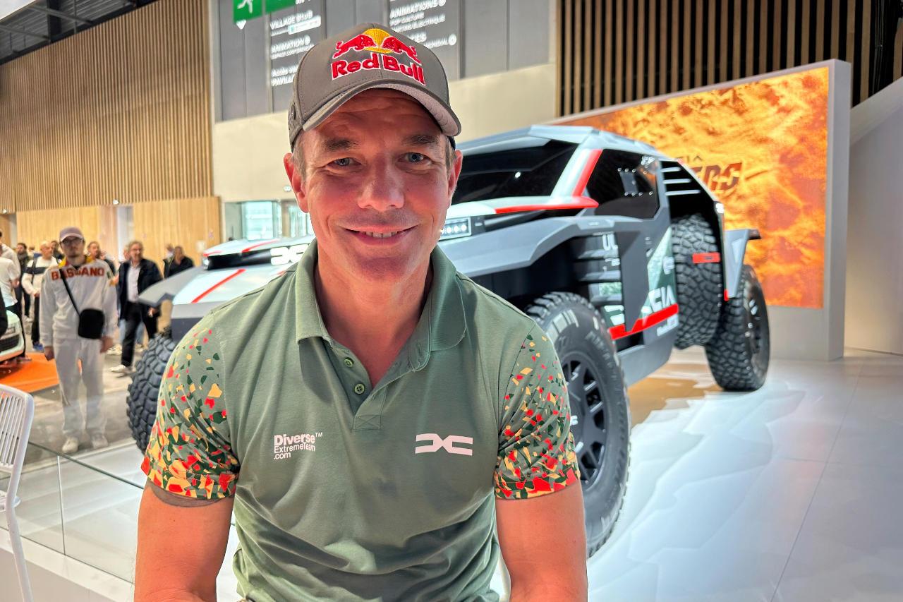 Photo 1 - Sébastien Loeb était présent sur le stand Dacia ce jeudi 17 ...