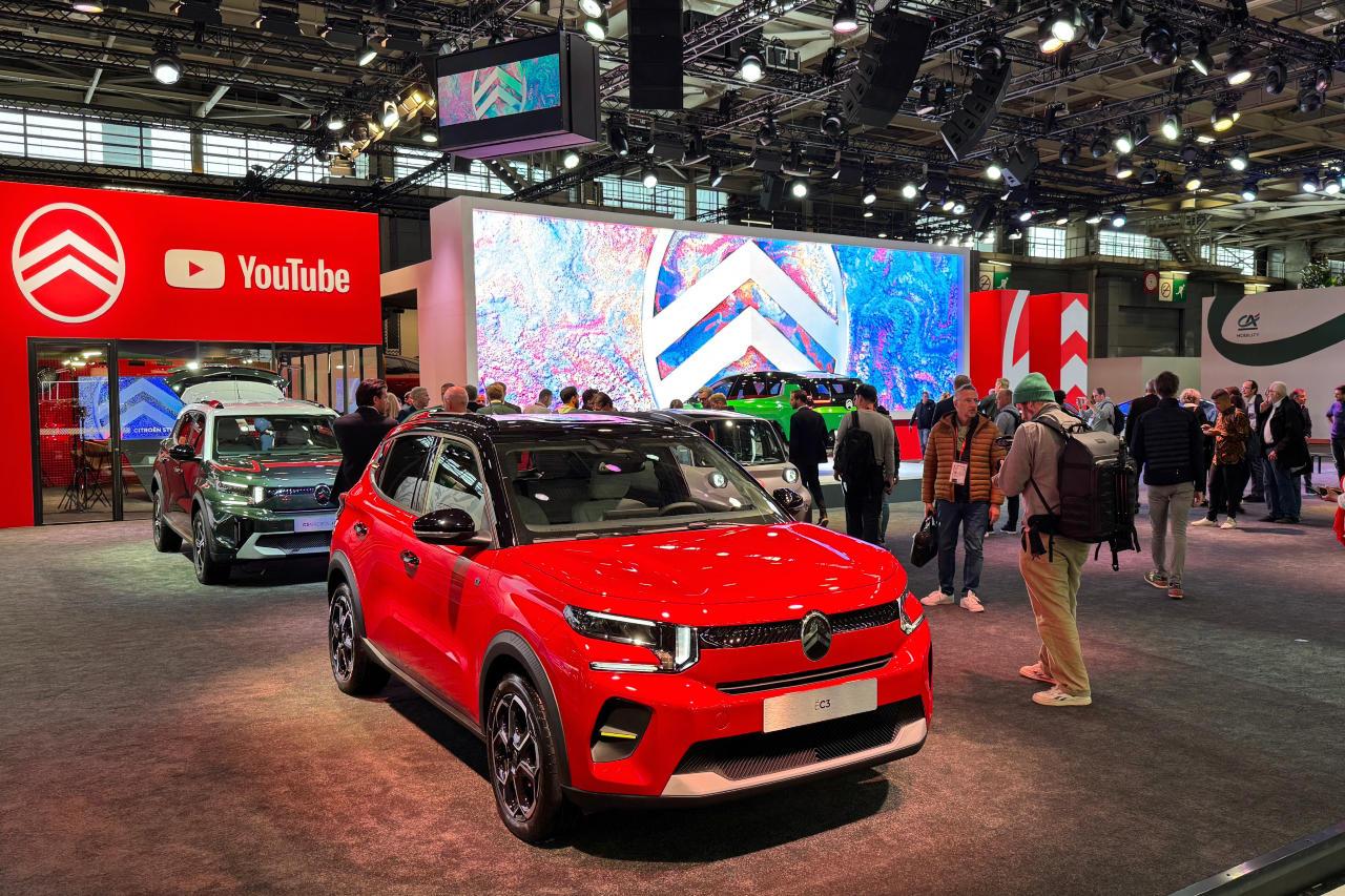 Photo 1 - Citroën C3 rouge stand Mondil auto - Citroën doit-il s ...