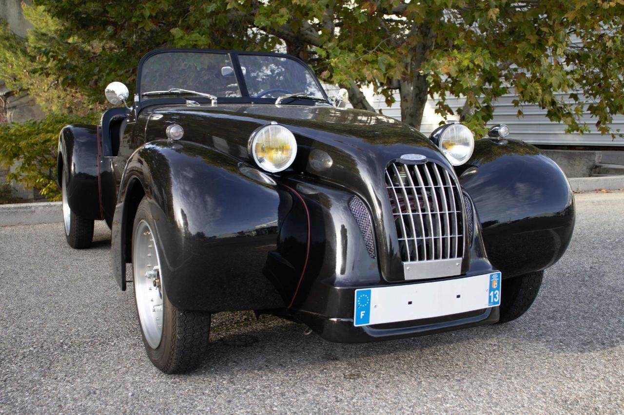 2CV Burton. L'étonnante Deuche roadster désormais homologuée en France
