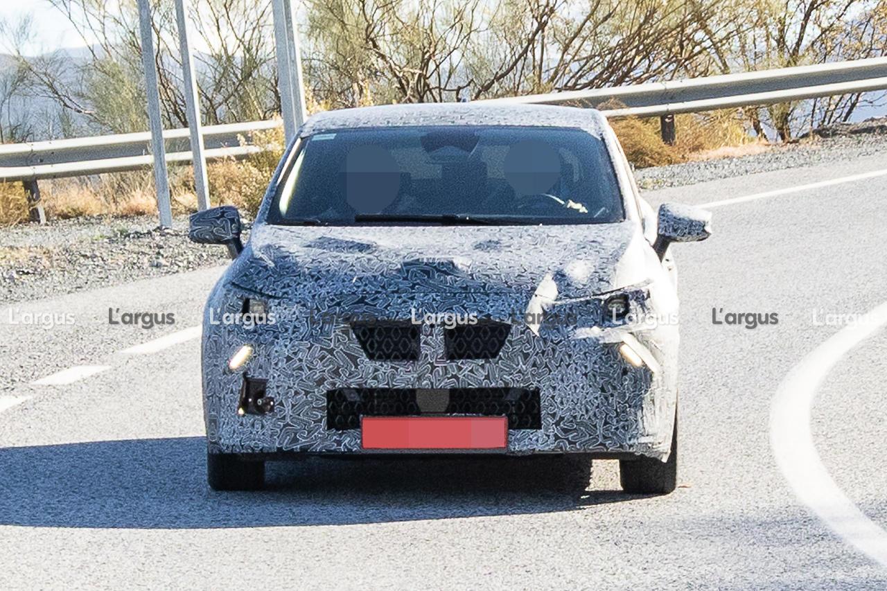 Photo 6 - A l'avant, on devine la signature lumineuse inédite largement ...