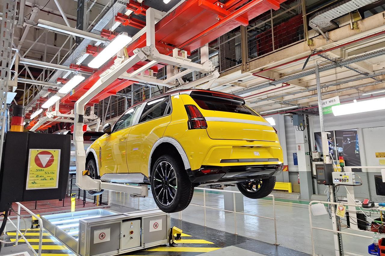 Photo 3 - Il faut 10 heures pour produire une R5 contre 15h pour un ...