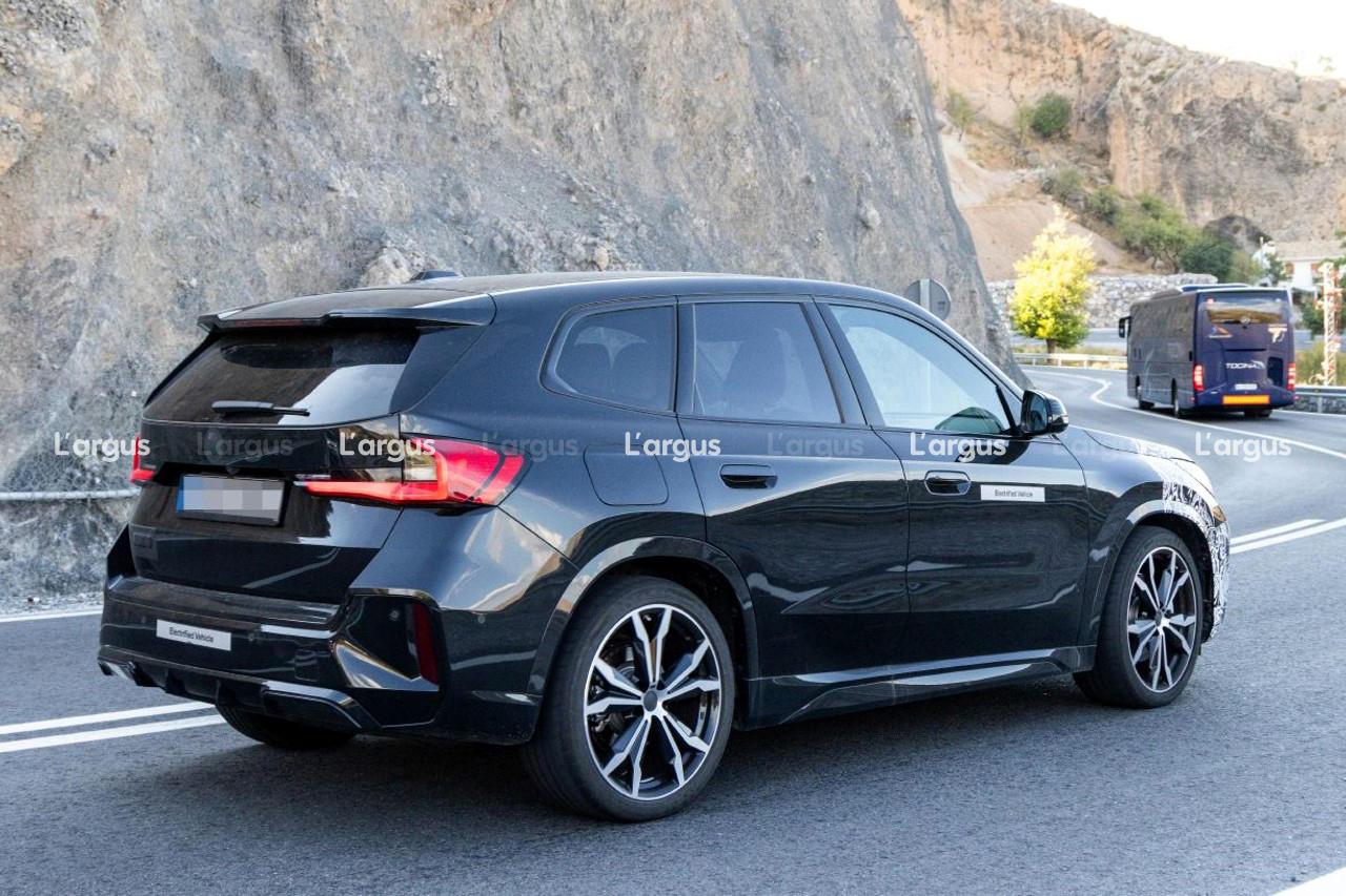 BMW iX1 (2026). La version restylée du SUV compact électrique déjà sur ...