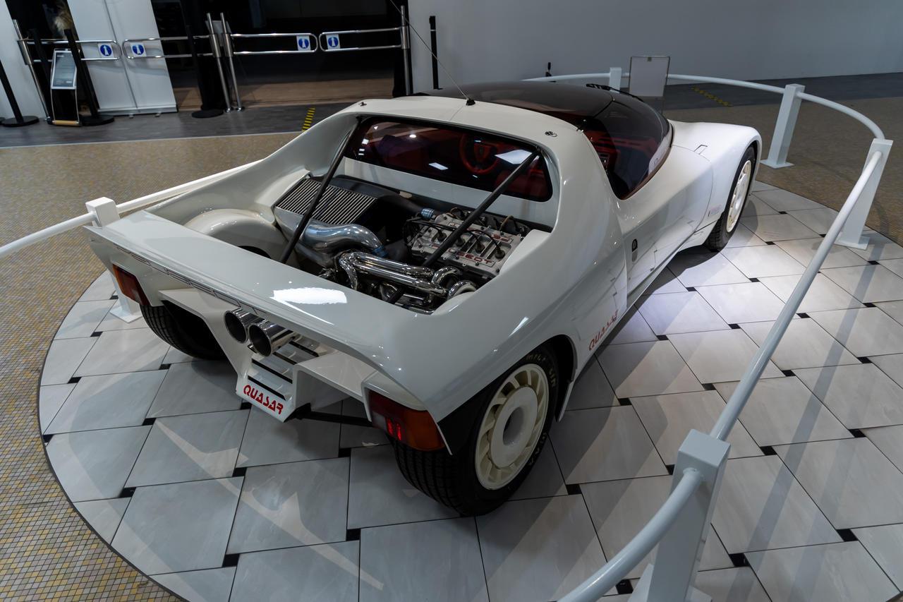 Photo 4 - Aucun capot ne cache le moteur central-arrière. - Peugeot ...