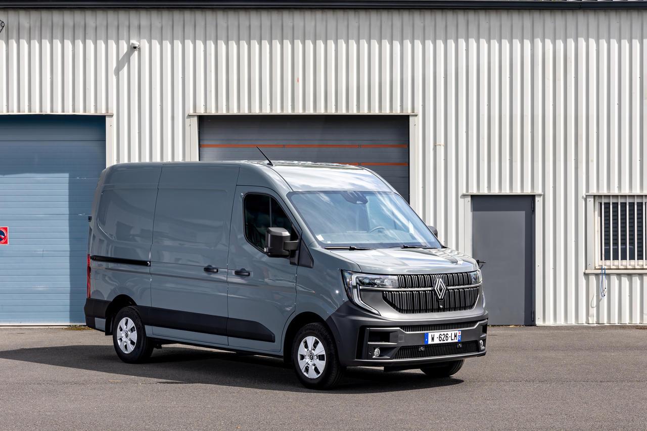 Photo 16 - Le Renault Master 4 est assemblé, comme les précédentes ...