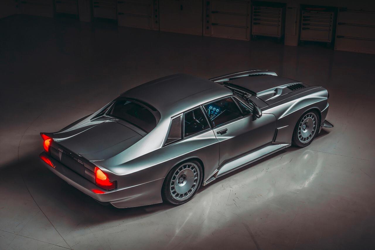 Photo 2 - Le coupé à propulsion embarque un V12 compressé de 669 ch ...