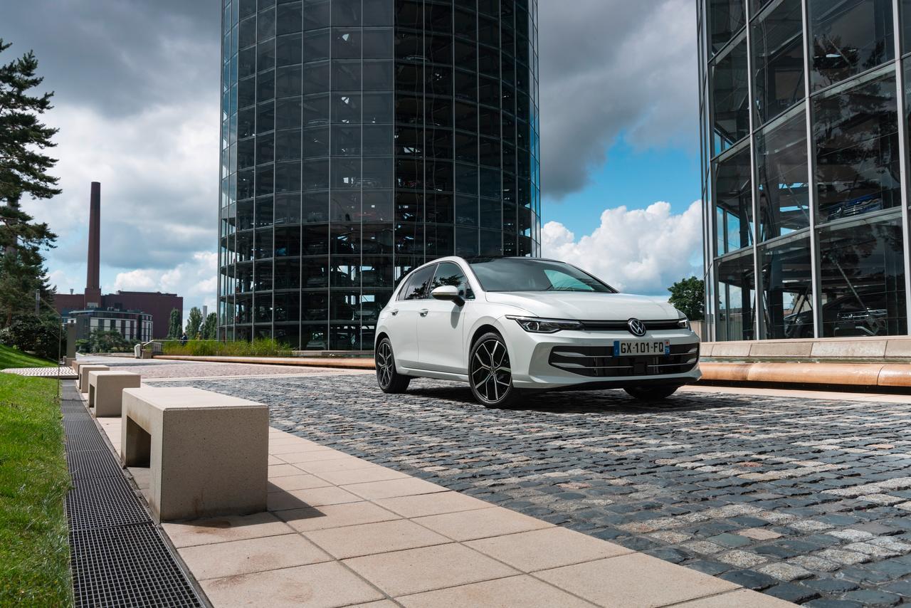 Photo 18 - Volkswagen Golf 2024 vue avant statique - Essai Volkswagen Golf 1.5 eTSI 116 micro ...