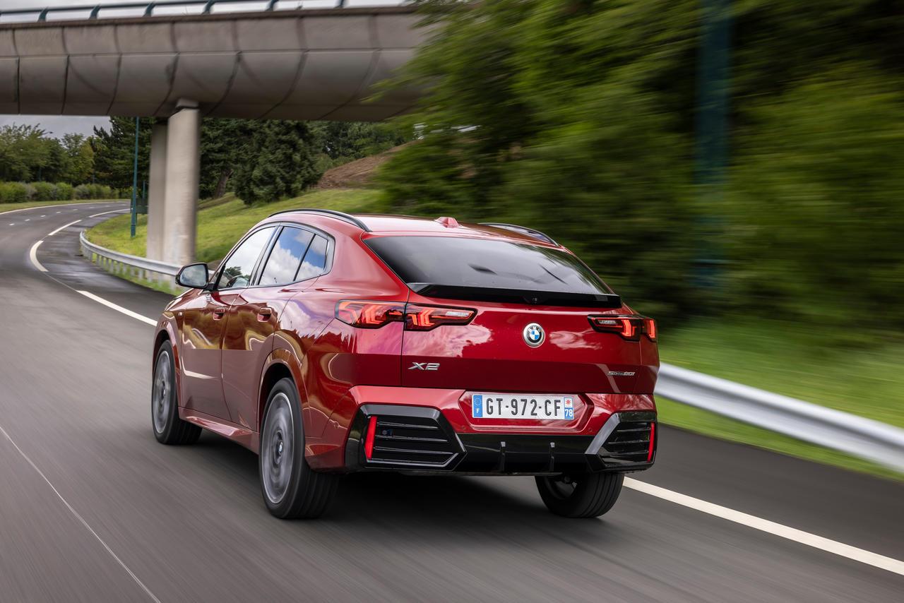 Photo 3 - bmw x2 rouge suv coupé - BMW franchit un cap historique en ...