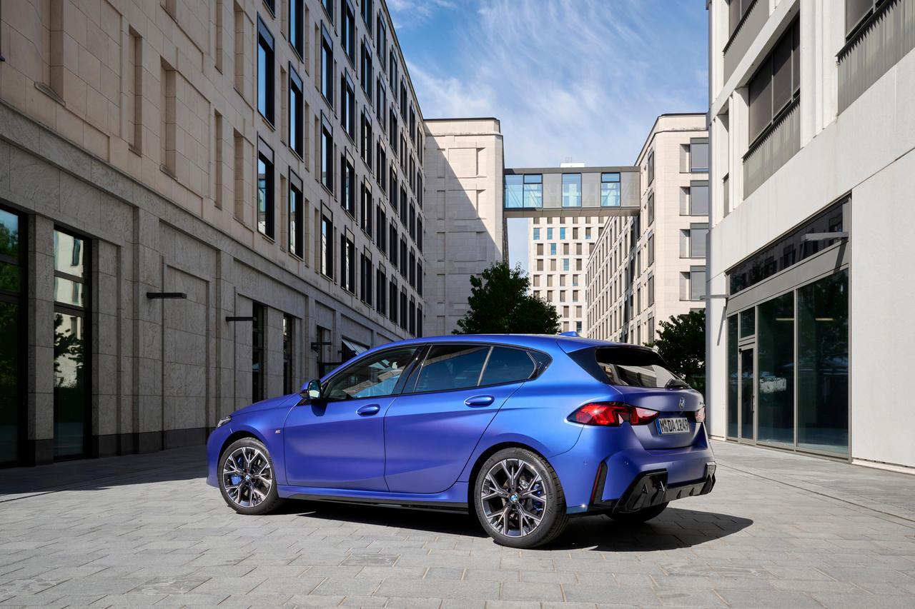 Prix BMW Série 1 (2025). Nouveaux moteurs et tarifs pour la compacte ...