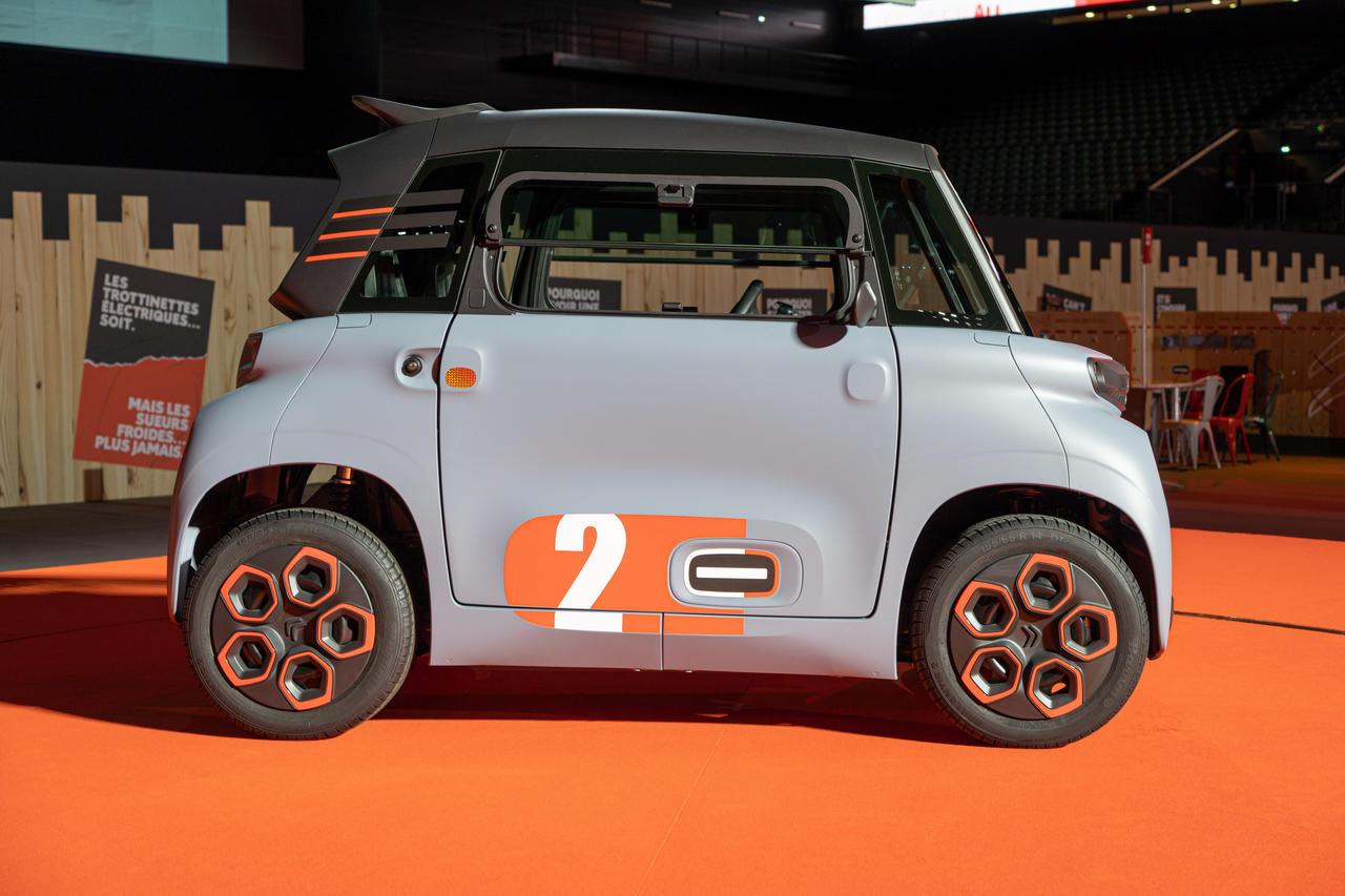 Photo 5 - Stricte 2 places et longue de seulement 2,41 m, l'Ami sort du ...