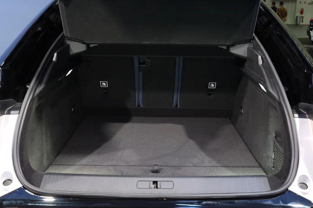 Photo 18 - Avec son coffre de 620 litres, la DS N°8 fait déjà bonne ...