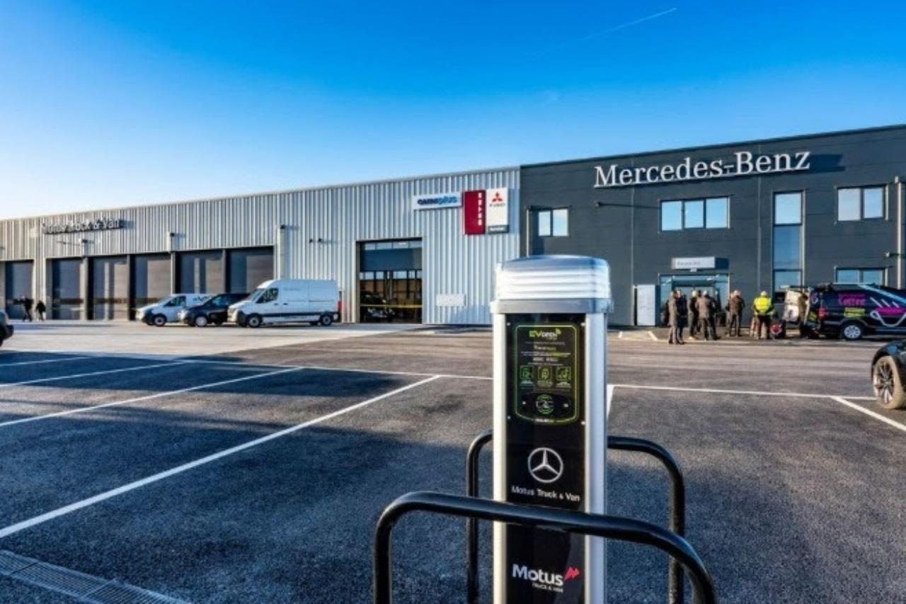 Mercedes-Benz. RCM se renforce en Angleterre avec le rachat de Motus ...