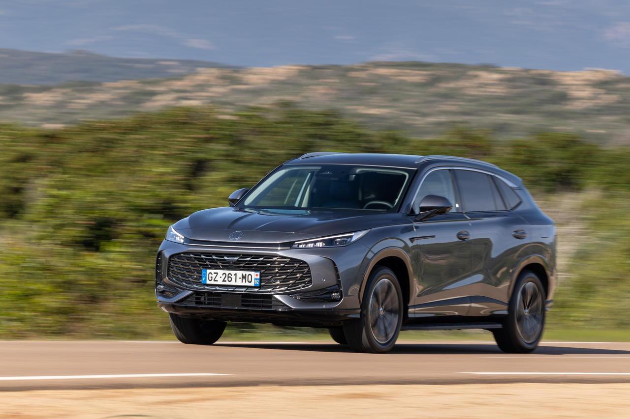 Photo 1 - MG EHS Luxury - Essai MG EHS (2024). Que vaut le rival chinois du Peugeot 3008 hybride ...