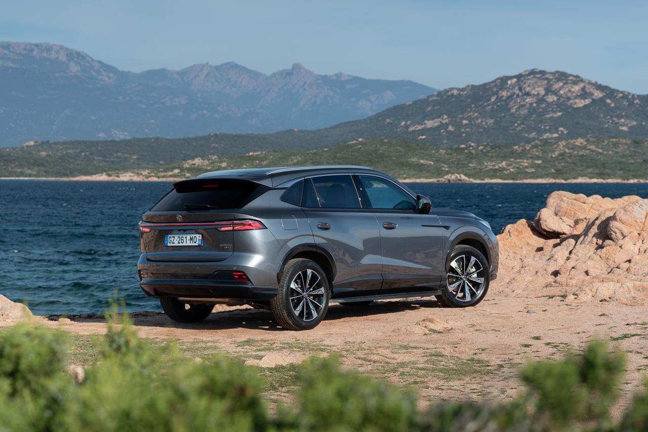 Photo 8 - DImensions MG EHS vue arriere - Essai MG EHS (2024). Que vaut le rival chinois du ...