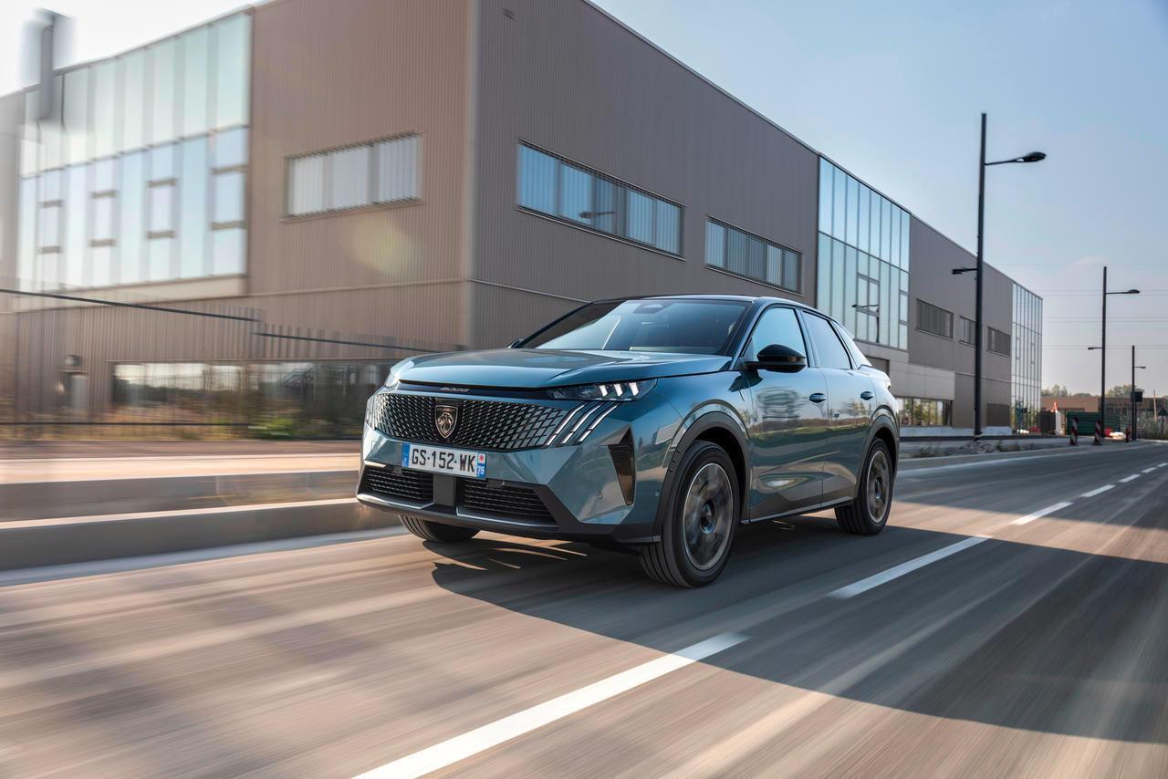 Photo 3 - peugeot e 3008 gt hybride 2024 - Le marché des voitures ...