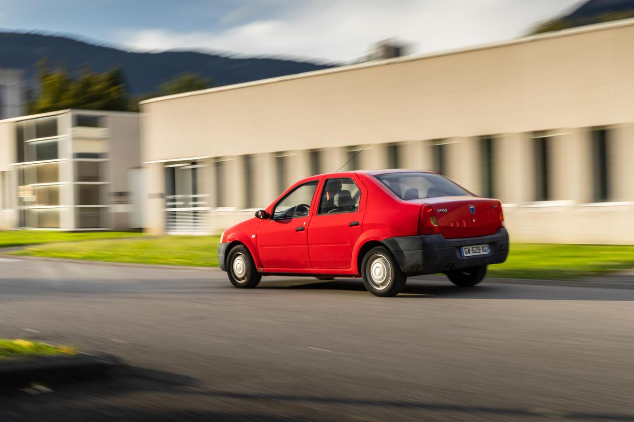 Photo 5 - La Logan 1 ne brille pas par son dynamisme et ses ...