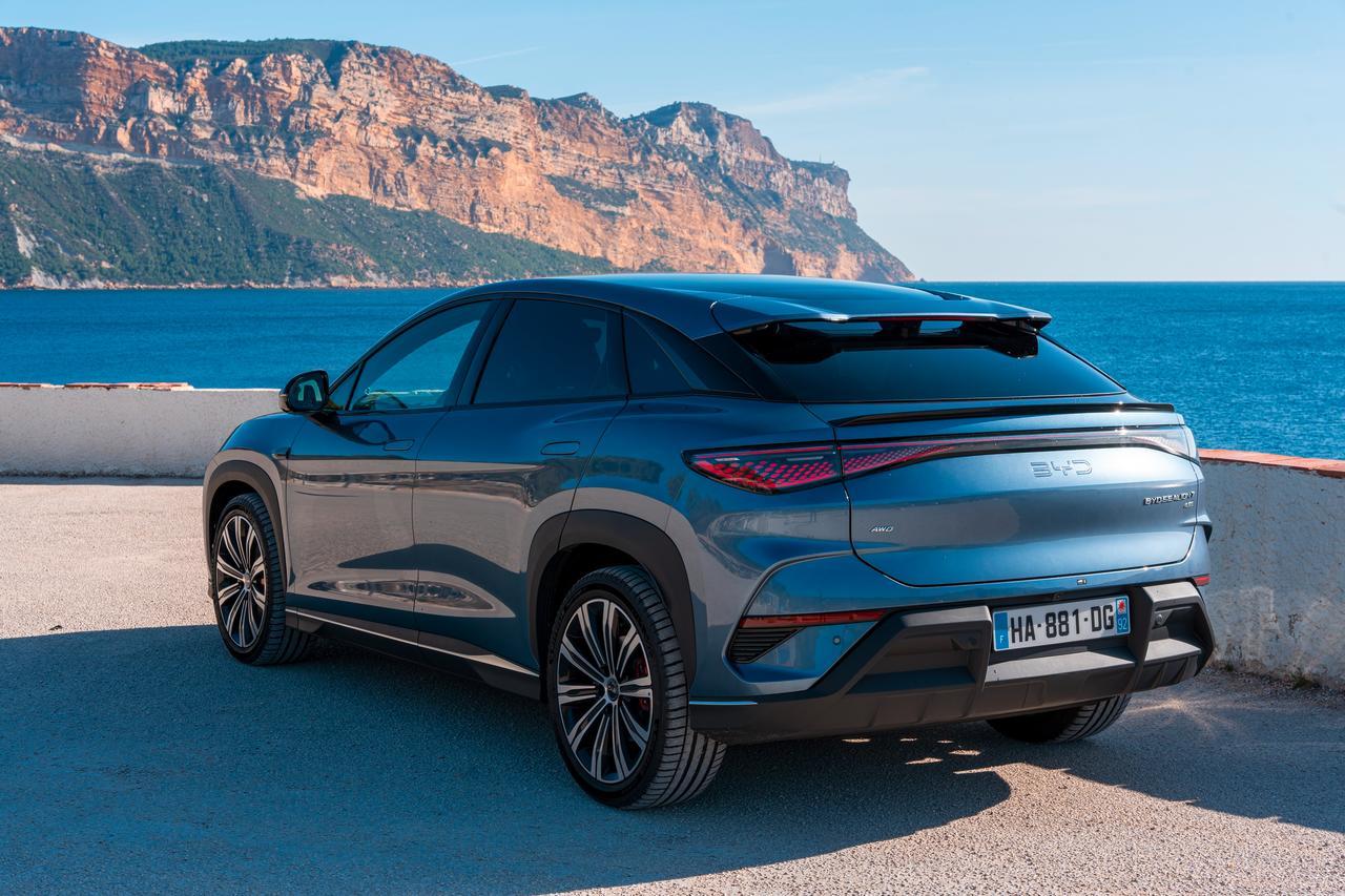 Photo 3 - BYD Sealion 7 2024 vue arrière statique - Essai BYD Sealion 7 (2024). Des prestations ...