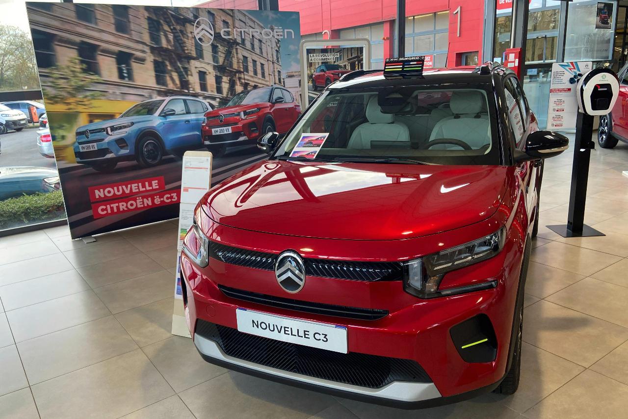 Photo 1 - Citroen C3 rouge - Citroën C3. Un modèle « attendu comme le ...