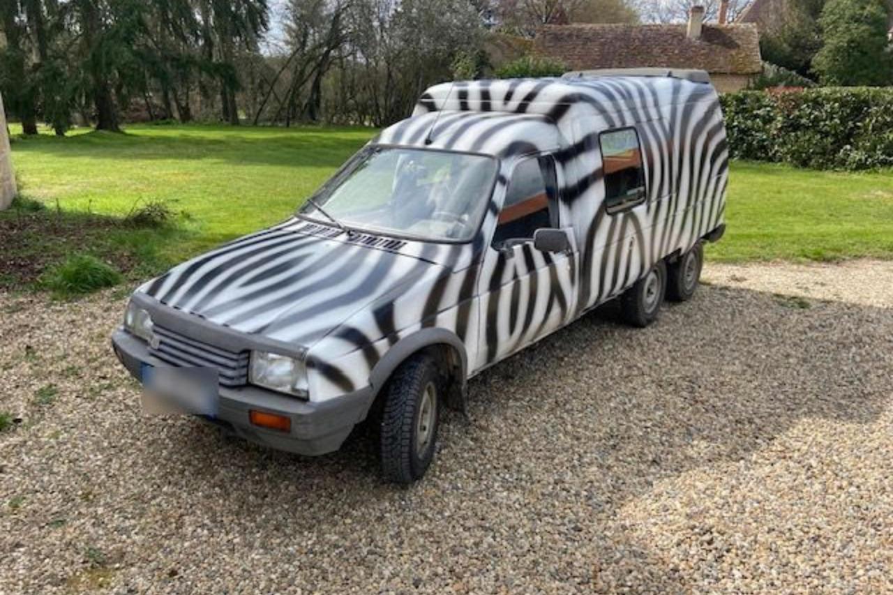 Ce rare et insolite Citroën C15 de Léotard « zèbre » ne manque pas de ...