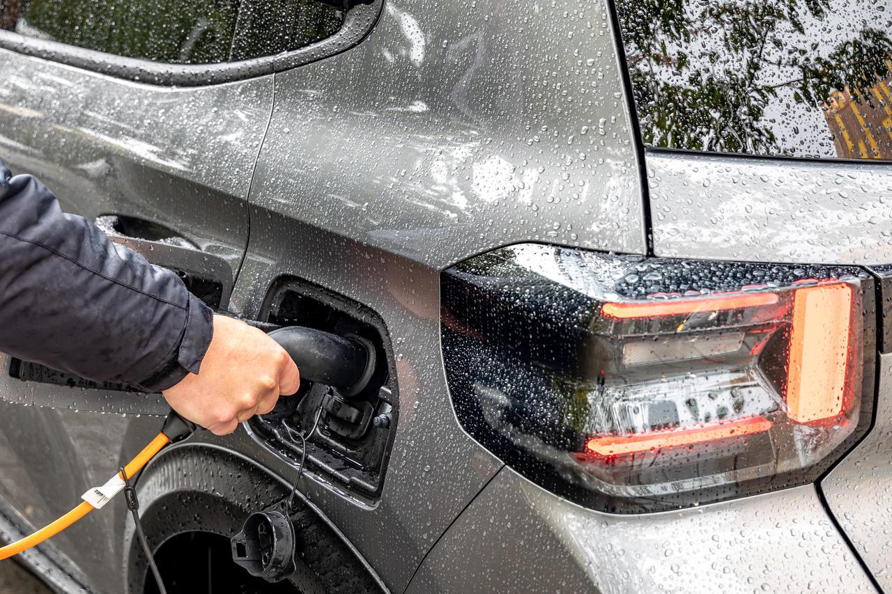 Photo 9 - La C3 embarque de série un chargeur DC de 100 kW. En revanche ...