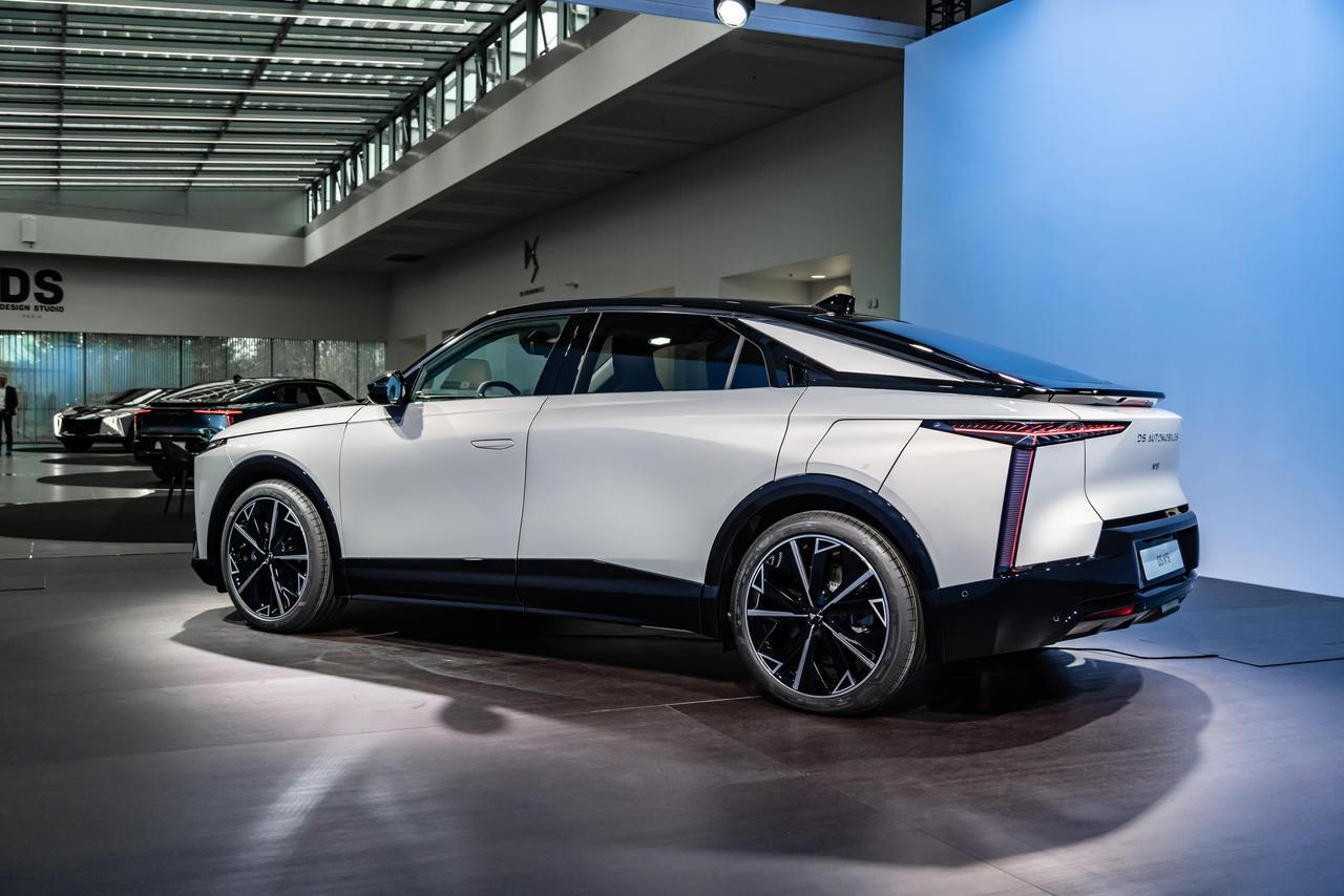 DS Automobiles. Les futurs DS N°7 et DS N°8 existeront aussi en hybrides